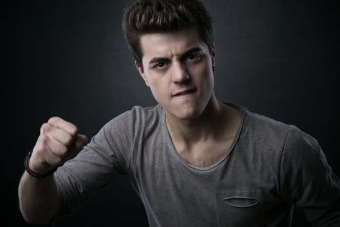 Como lidar com pessoas agressivas | Familia